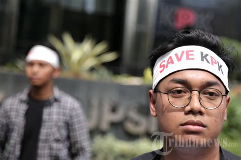 Unjuk Rasa Koalisi Masyarakat Sipil Anti Korupsi Foto 6 1962952