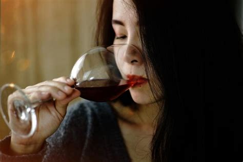 5 Efek Buruk Minum Alkohol Pada Kulit Wajah Hello Sehat