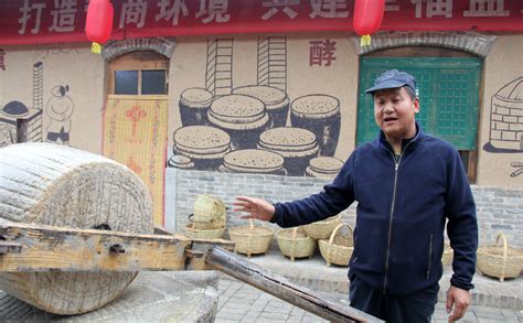 山西大哥酿造老陈醋秘方就是一块大石头他说醋香不香全靠大石头