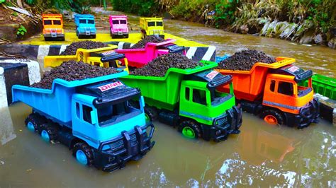 Membersihkan Truk Tronton Pasir Dan Menemukan Mainan Mobil Molen Truk