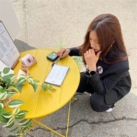 イ・チェヨンさんのインスタグラム写真 イ・チェヨンinstagram「나 그렇게 쉽게 지명하는 여자 아니야 근데 이사람 누구야