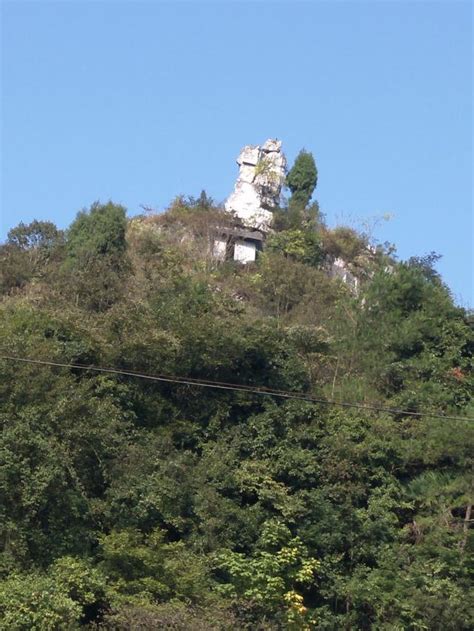 遵義近郊的奇山峻石千姿百態金鼎毛石公路沿線所見 每日頭條