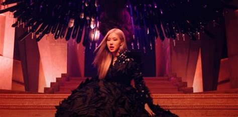 RosÉ Hylt Scene Shoplook