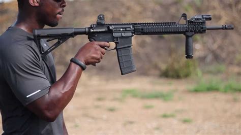 Ar 15 Initial Imression The Ddm4 V1 From Daniel Defense Youtube