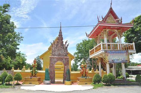 วัดโพธารามเปิดให้ญาติโยมได้ทำบุญไหว้พระปิดทองหลวงพ่อดวงดี ขอพรหลวงปู่เปี้ยน และให้อาหารปลาวังได้