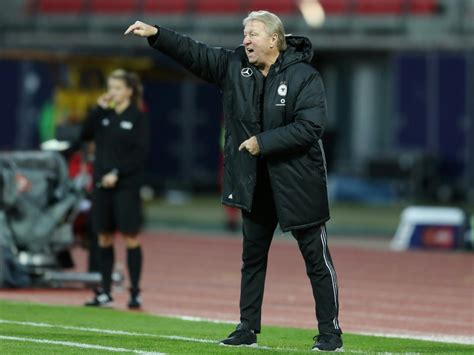 Hsv Klub Idol Hrubesch Bleibt Direktor Nachwuchs