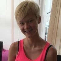 同学同意在她家帮助做家庭作业 xHamster