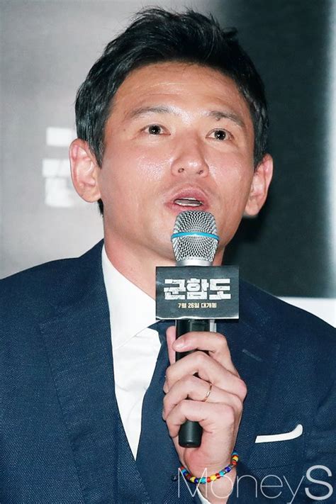 머니s포토 황정민 군함도 보니 벅차고 숨 막혀지금 바로 생맥주 마시고 싶어 머니s