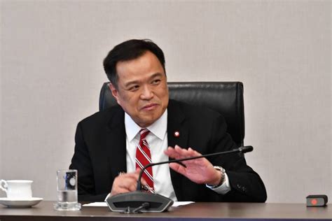 อนุทินเล็งผ่อนคลายพื้นที่ปลอดโควิด ชงบอร์ดโรคติดต่อถกเลิกรักษาฟรีคนทำ