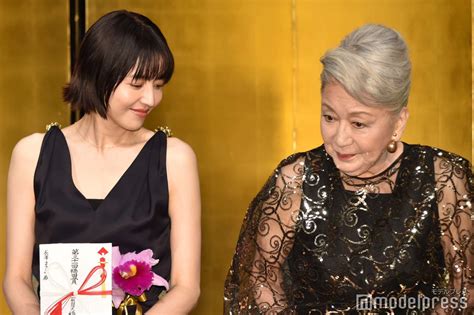 画像3141 長澤まさみ、胸元ざっくり黒ドレスで登場 撮影の苦労語る「とても難しかった」＜第31回 橋田賞＞ モデルプレス