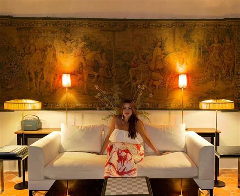 Sofia Vergara 52 Fans Joke Are You A Vampire As Actress Looks 25