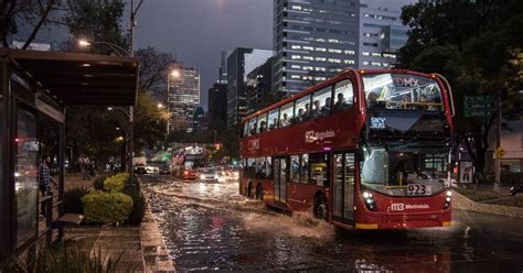 Clima Lluvias Y Tormentas Eléctricas Por Canal De Baja Presión En
