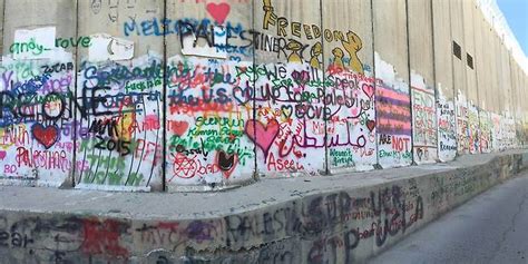 ‘팔아도 되는 무기는 없다