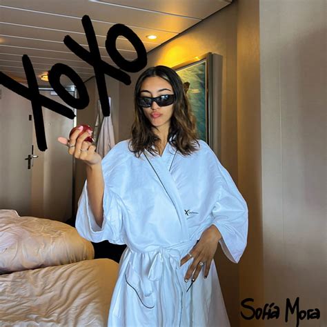 Significado De La Canción Medio Cliché De Sofía Mora