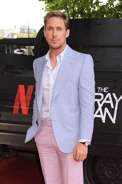 헐리우드 어제 런던 그레이맨 프리미어에서 아나 데 아르마스 And 라이언 고슬링 And 크리스 에반스