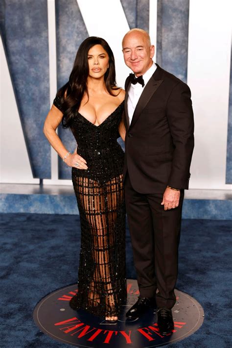 Jeff Bezos Engaged To Lauren Sanchez 4 Years After Mackenzie Scott Split