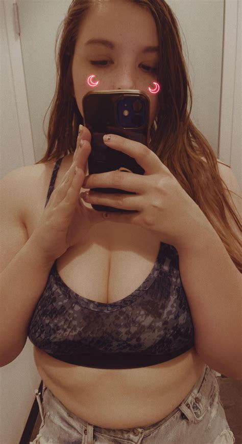 New Sports Bra What Do You Think Rsportsbracleavage