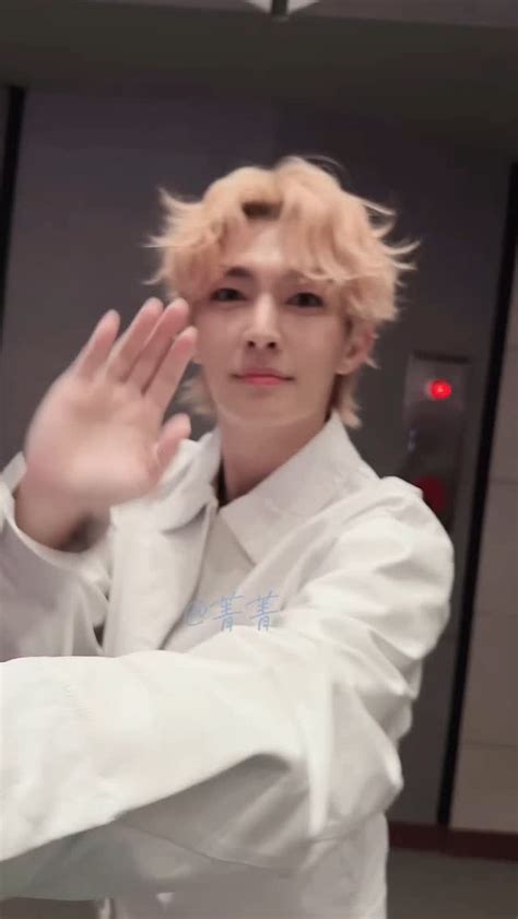 今天两次都好近👻然后第一次拍击掌👋🌸 我偶像的颜真的无敌～反复爱上赶不走那种😅