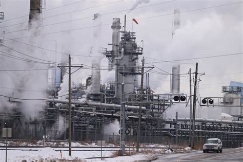 Report Suncor Violated Pollution Permits For 900 Hours During Shutdown