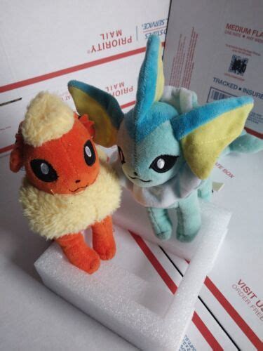 Pokémon Flareon 7 In And Vaporeon 7 In Eeveelutions Plushies 4684900616