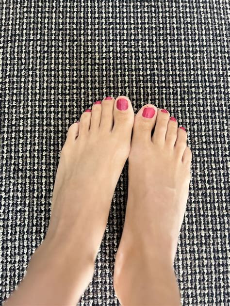 My Big Size And Flat Feet Want You To Come And Say Hi R Bigfeetgirls