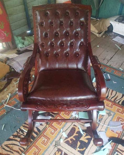 เก้าอี้โยกเยก ไม้แกะสลัก Ennxo