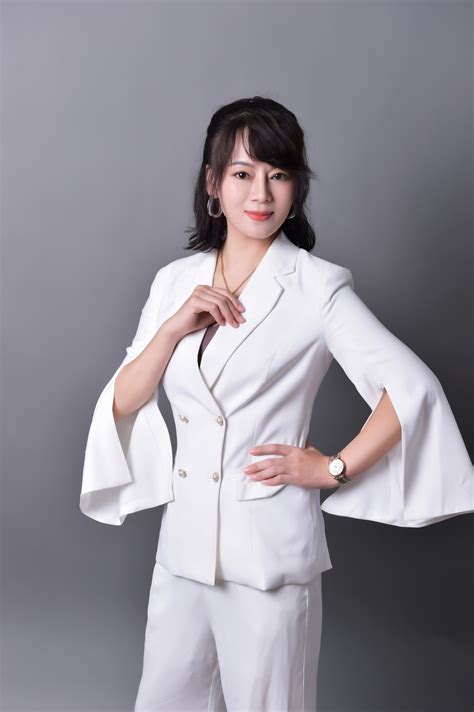 國內半永久紋眉技術專家持久美妝行業紋繡培訓名師趙明君女士 壹讀