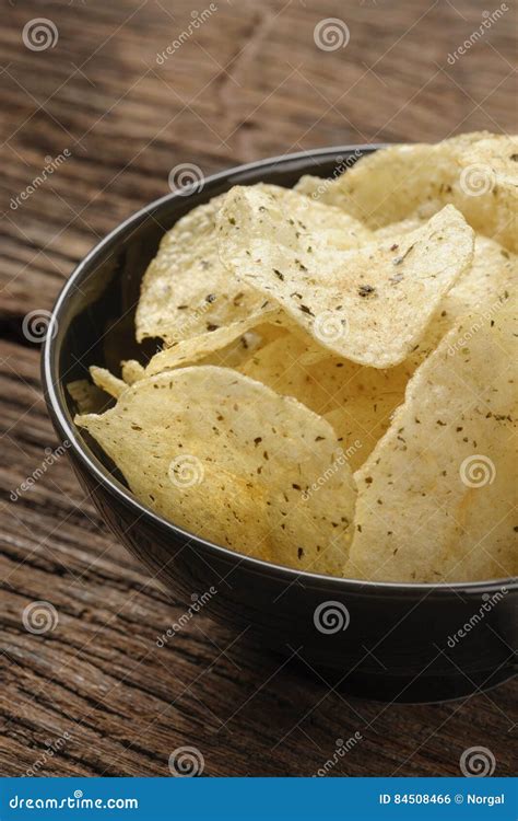 Chips stockfoto. Bild von gebraten, ungesund, knusperig - 84508466