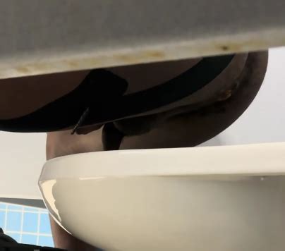 Fit Black Guy Squat Dump Spy Thisvid Com En Espa Ol