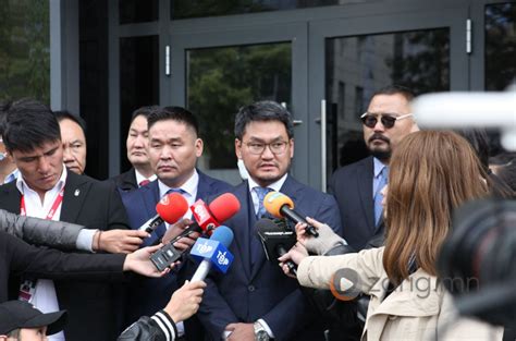 Ө Шижир Би нэр төртэйгөөр энэ ажлыг авсан шигээ хадган дээр мөнгөн аяга тавиад өгч ч чадна