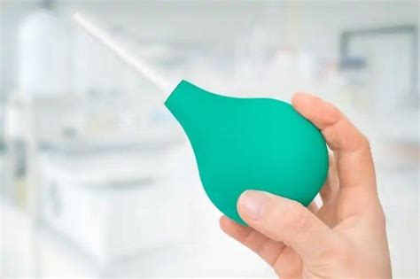 Cum Să Faci O Clismă Acasă și Ce Riscuri Are