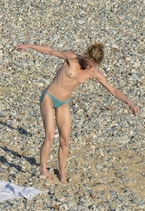 French Singer And Actress Vanessa Paradis Caught Kcleb