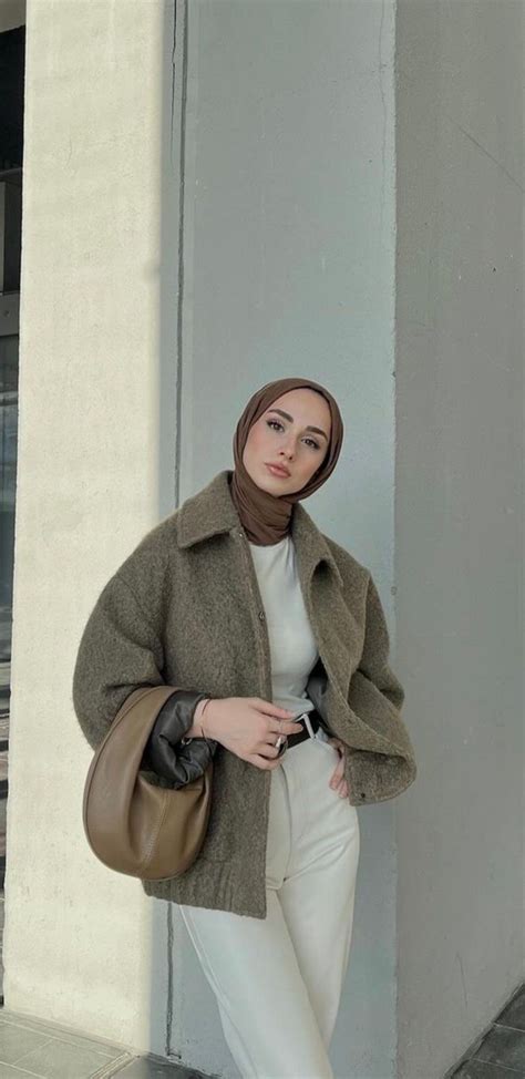 Adelia adlı kullanıcının Hijabi outfits casual panosundaki Pin 2024