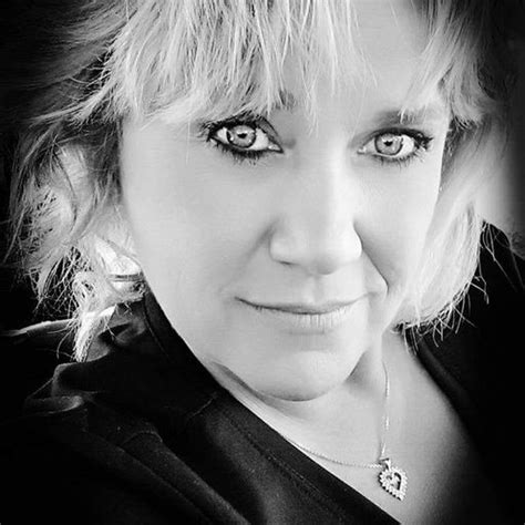 Tina Hayes — Youpic