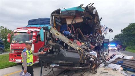 Foto Sopir Bus Maut Kecelakaan Tol Cipali Km 72 Ditetapkan Tersangka