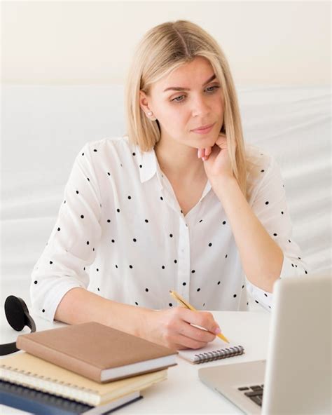 Classi Online Con Attenzione Degli Studenti Foto Gratis