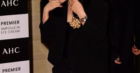 Ten 포토 김혜수 우아한 발걸음