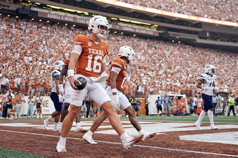 Vince Young Reacts To Arch Mannings Dominant Performance Athlon Sports