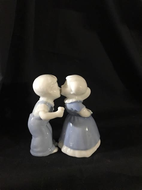Vintage Schmid Brothers Kissing Figurines Japan Ceramic Blue And White