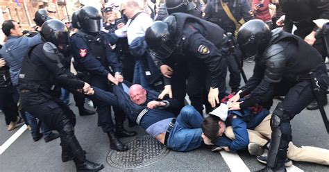 Protestas Contra Vladimir Putin Por El 1 De Mayo Concluyeron Con Decenas De Detenidos En Rusia