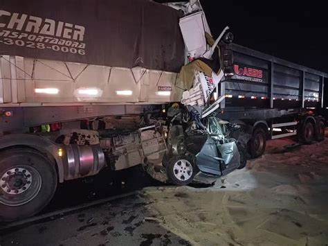 Na Br 116 No Paraná Acidente Com Duas Carretas E Um Carro Deixa 6 Mortos