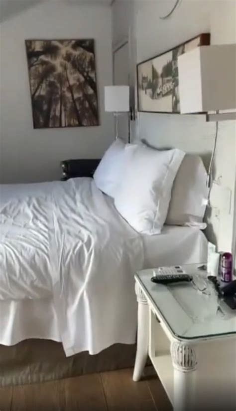 Womans Seemingly Innocent Snap Of Her Hotel Room Goes Viral After