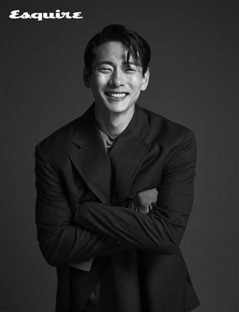 Atores Coréia ♥에 있는 핀 2024 신랑 포즈 스튜디오 인물사진 초상화 사진 촬영 포즈