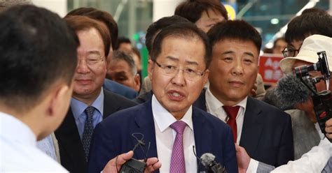 귀국한 홍준표 봄 찾아가는 고난의 여정 때 되면 다시 시작