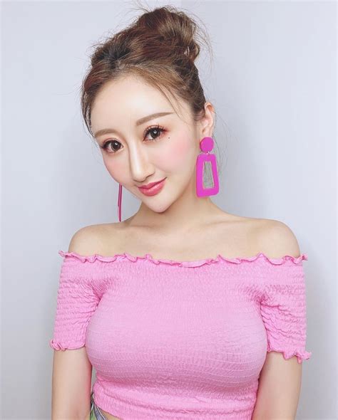 洗衣店巧遇爆乳性感甜心「minnie 妮妮」 身上的那件也會脫下來洗嗎？【ev棋牌】 Ev棋牌