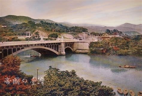 世界時光機 世界時光機 1996年，台灣。29歲的王祖賢照片中，站在柏油路上，一手叉腰，擺好姿勢，讓攝影師拍照。王祖賢在台北出生
