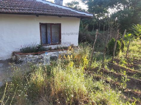 Къща на село Едноетажна къща 56 кв м РЗП 886 кв м двор Къщи Вили