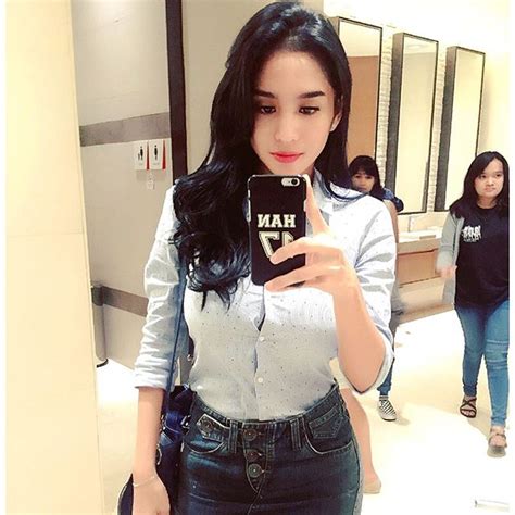 Bibie Julius Dhe Model