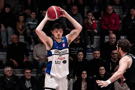Grant Basile È Il Secondo Straniero Dellacqua S Bernardo CantÙ Pallacanestro Cantù