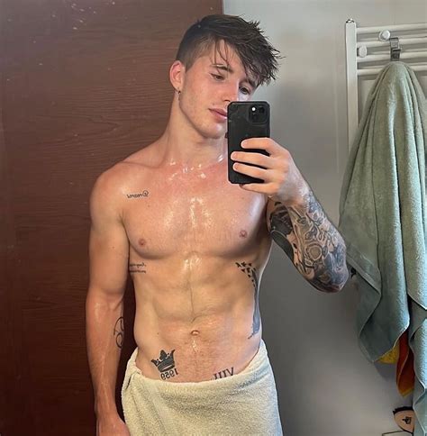 Mathew Leigh On Twitter Posted Withregram Go Hotguys Amaazingfiit